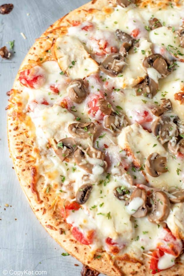 Olive Garden Chicken Formaggio Pizza No-Sauce Italian Classic