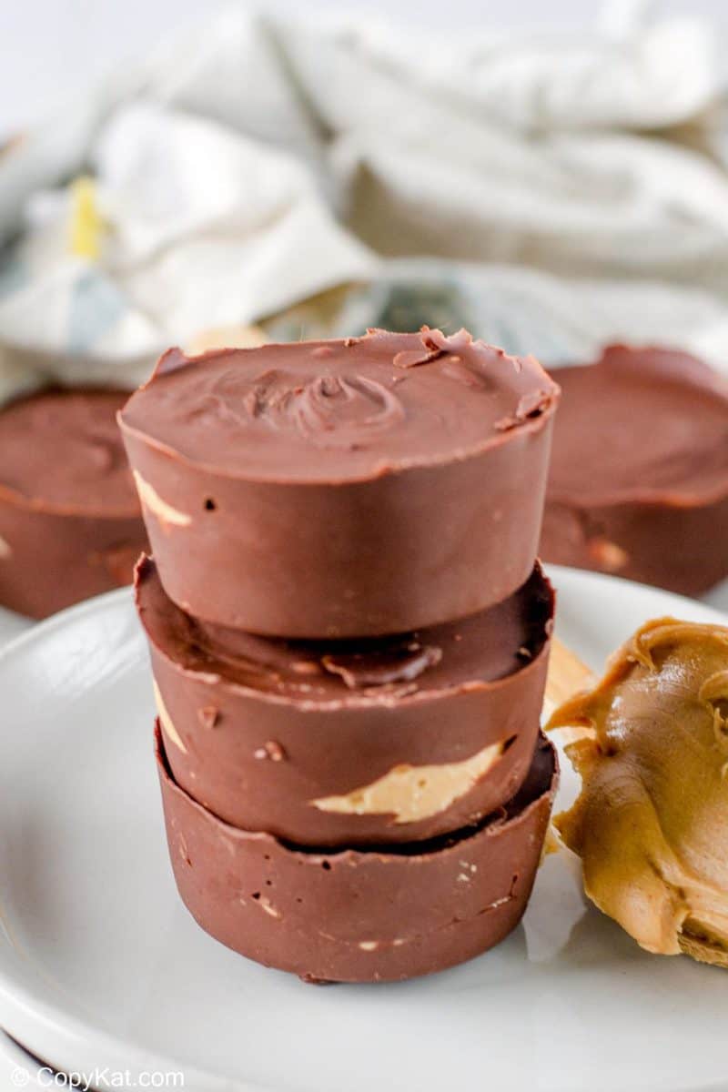 Homemade Reese's Peanut Butter Cups - Easy Copycat Recipe
